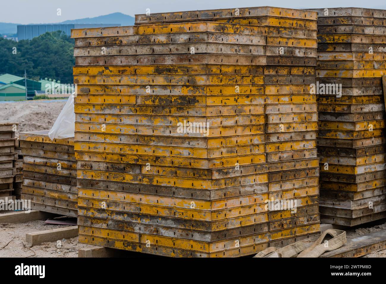 Pallets stacked hi-res stock photography and images - Alamy