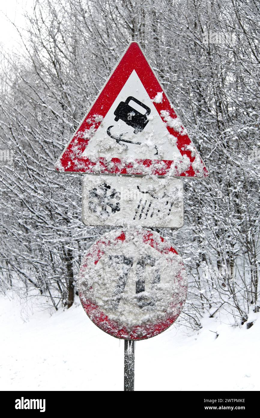 Roads warning sign hi-res stock photography and images - Alamy