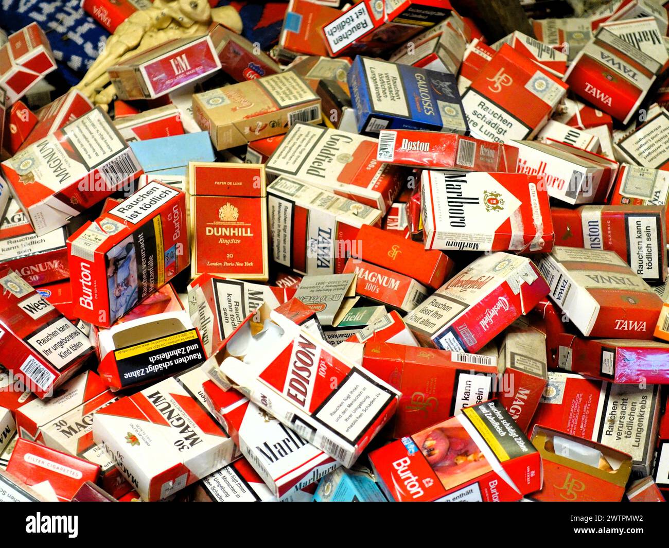 Large packs hi-res stock photography and images - Alamy