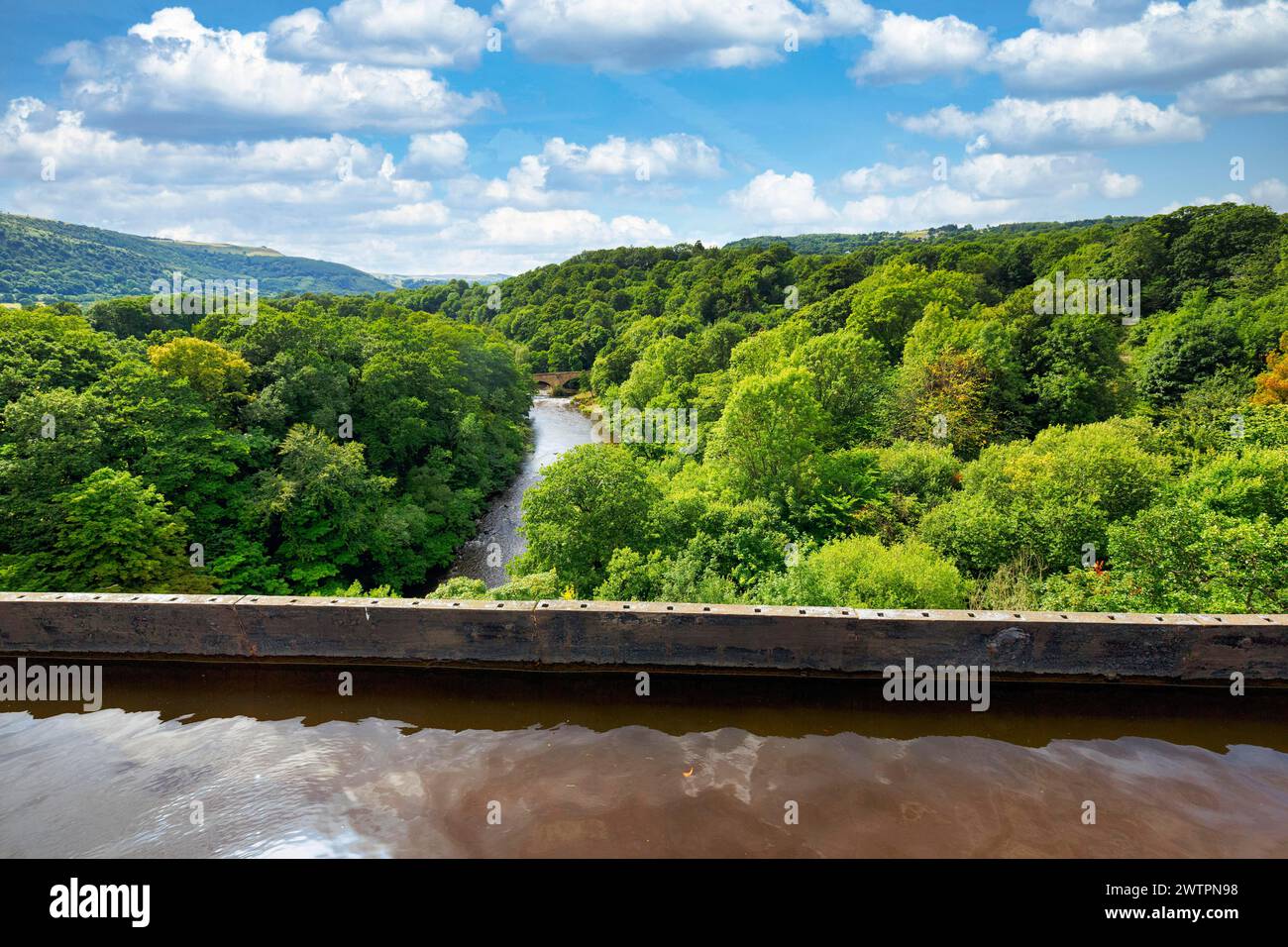 Pontcysyllte Aqueduct, navigable trough bridge, Llangollen Canal, River ...