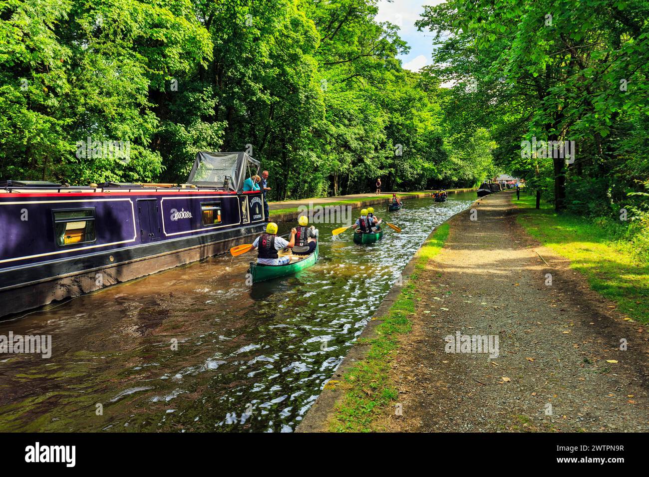 Narrowboat, canal boat, tourists rowing on Llangollen Canal, Trevor ...