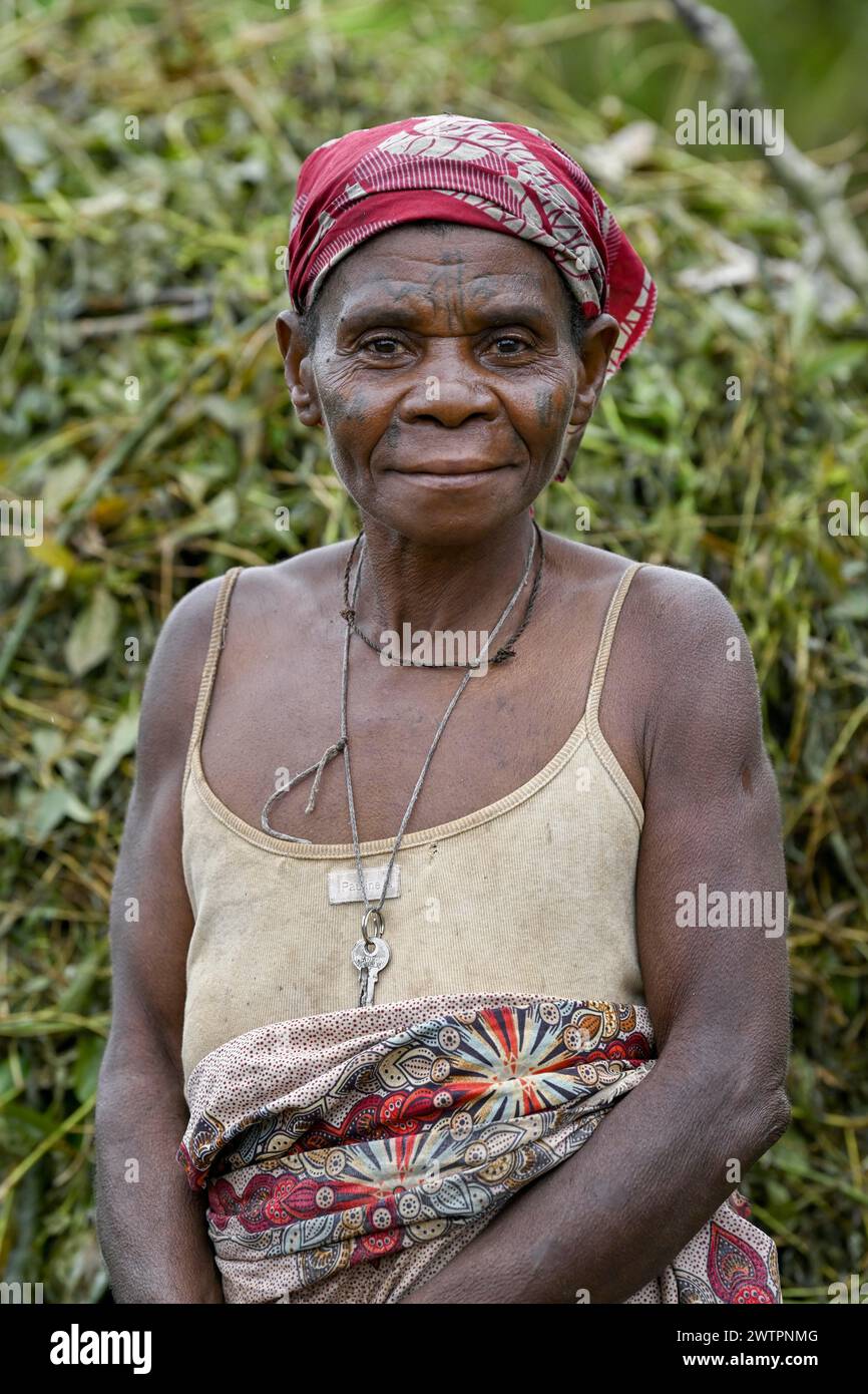 Baaka pygmy hi-res stock photography and images - Alamy