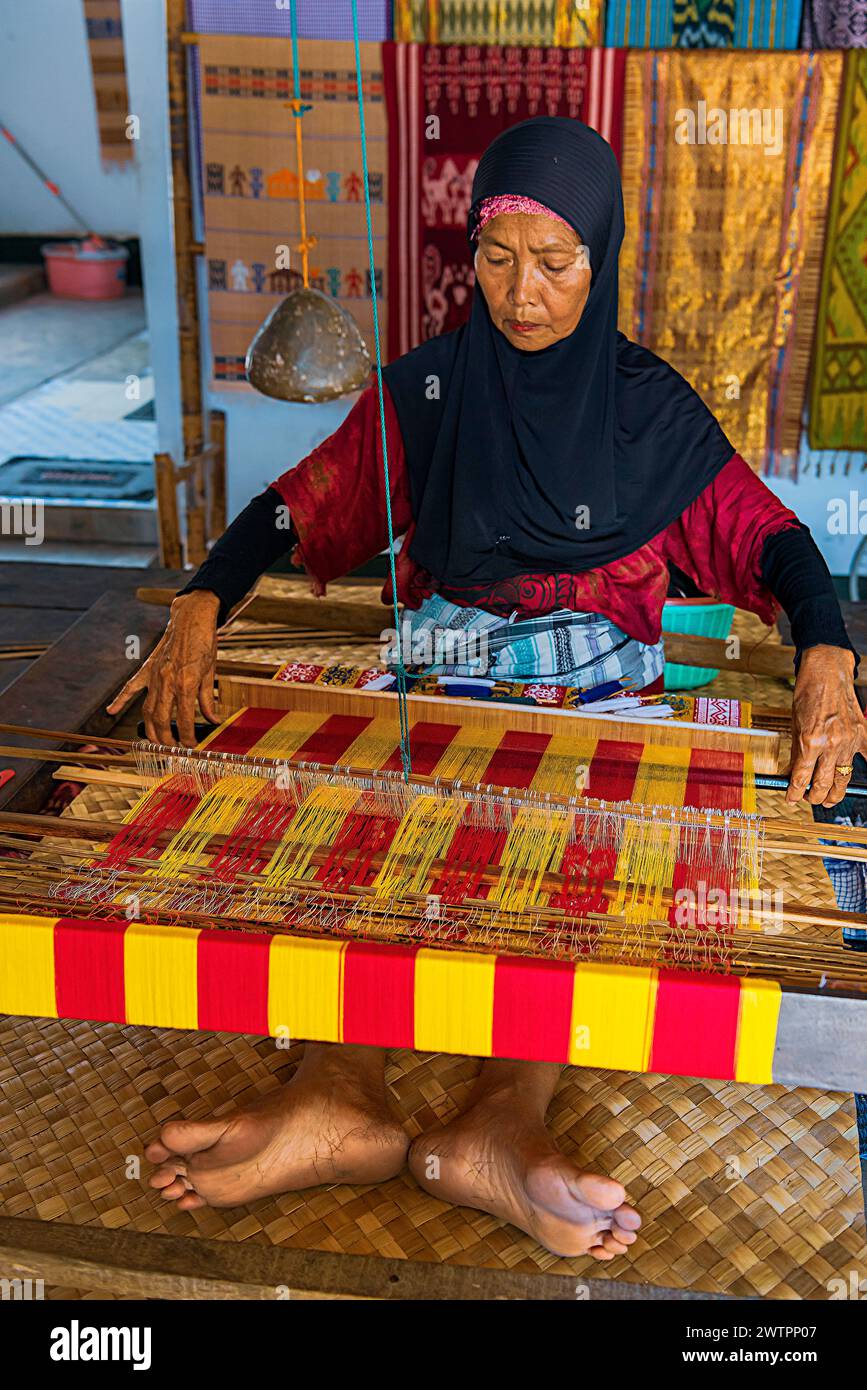 Traditional weaver, weaving, woman's work, working conditions, loom ...