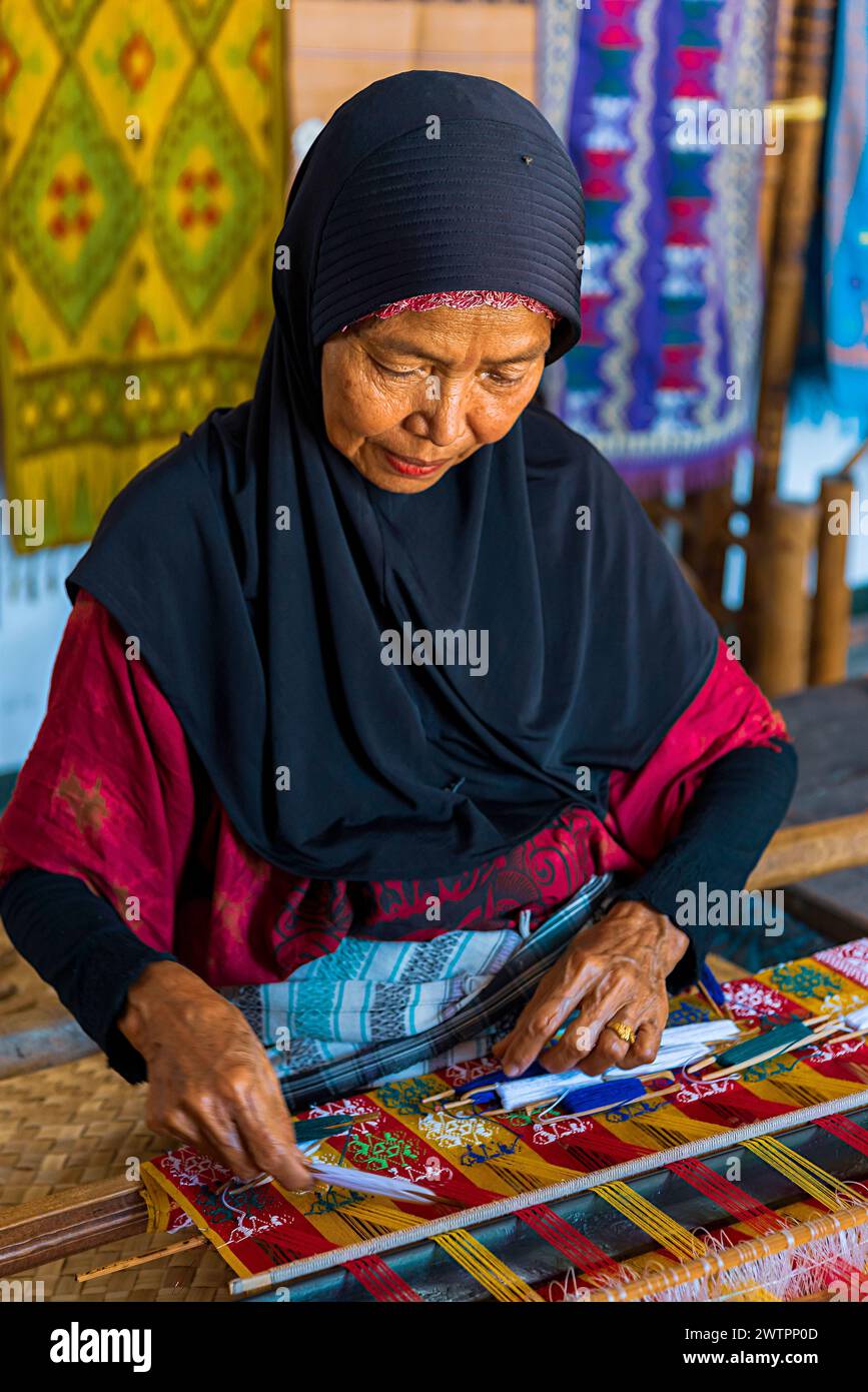 Traditional weaver, weaving, woman's work, working conditions, loom ...