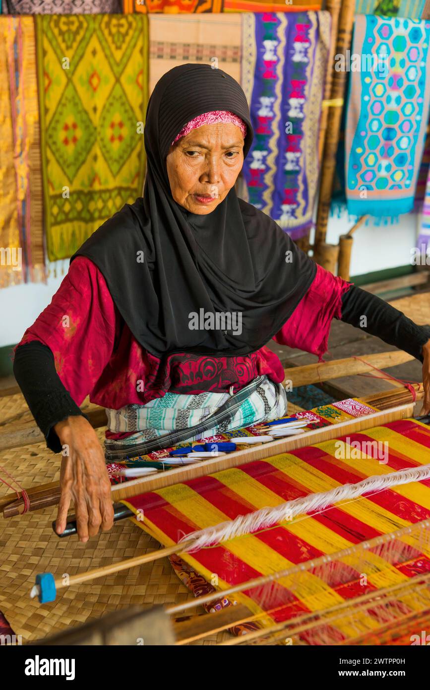 Traditional weaver, weaving, woman's work, working conditions, loom ...