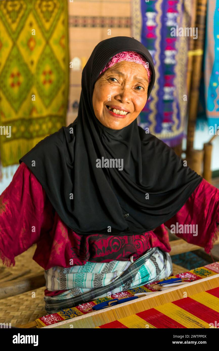 Traditional weaver, weaving, woman's work, working conditions, loom ...