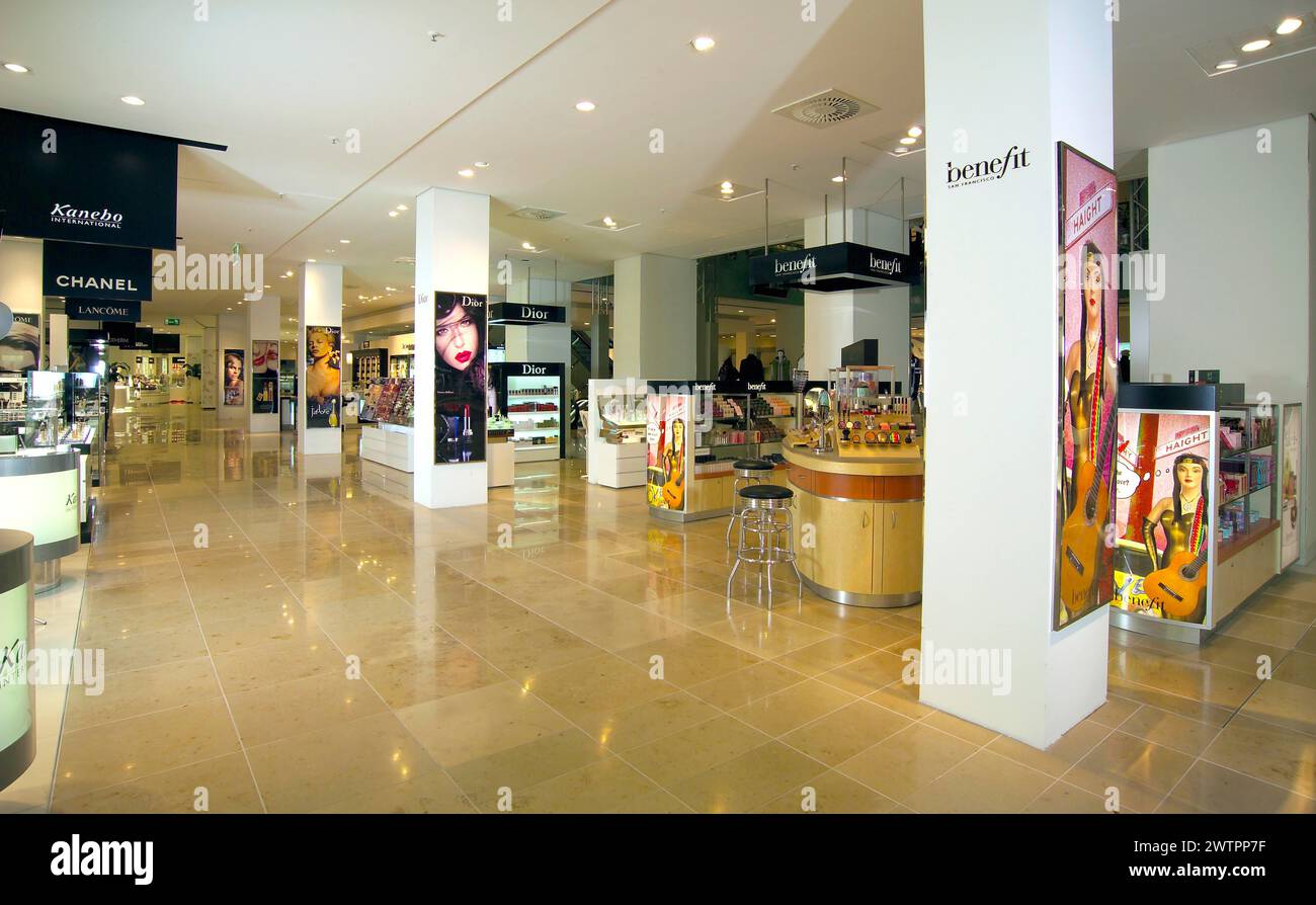 Department stores', perfumery department, luxury brands, cosmetics ...