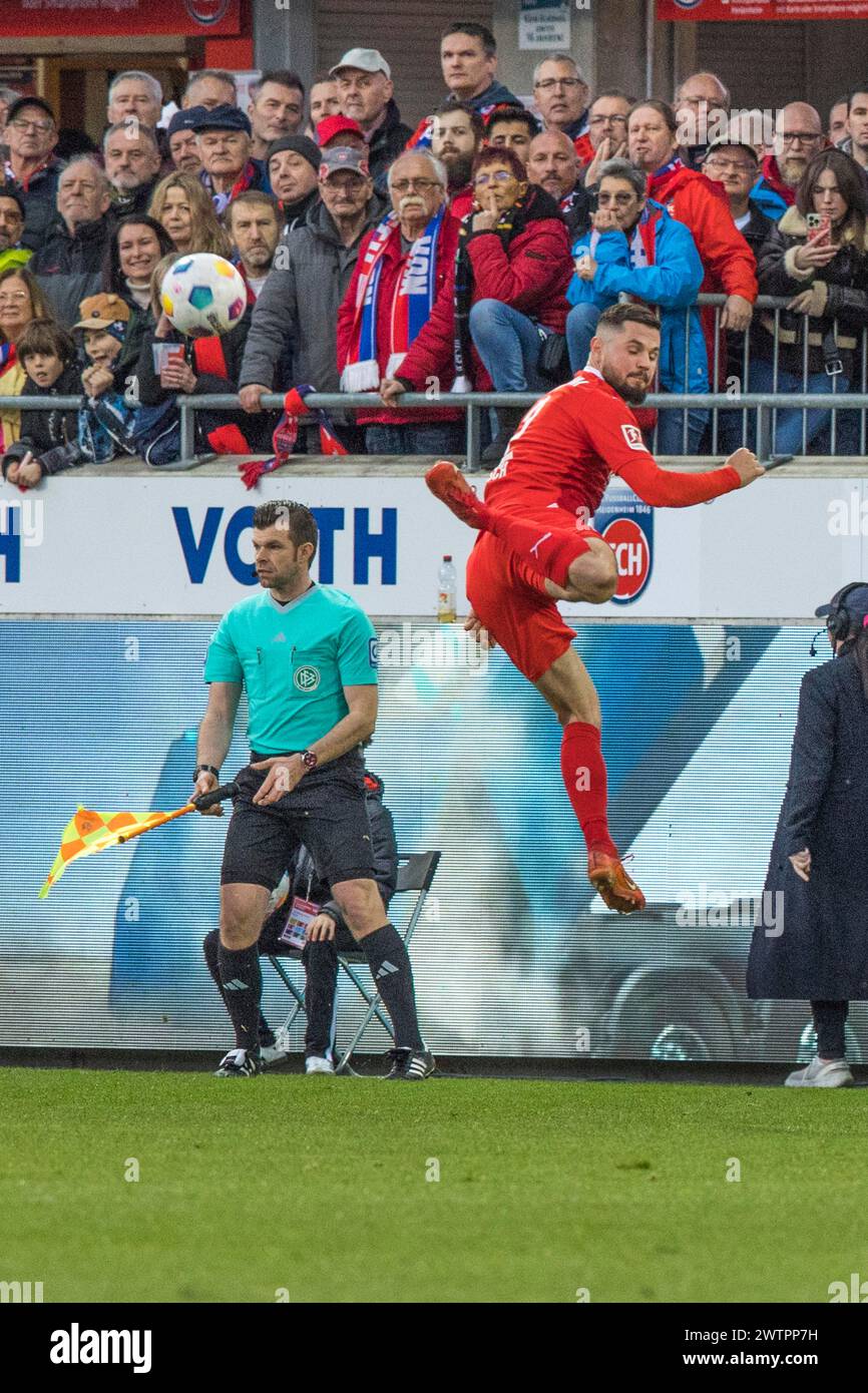 Football match, Marnon BUSCH 1.FC Heidenheim in acrobatics with a ...