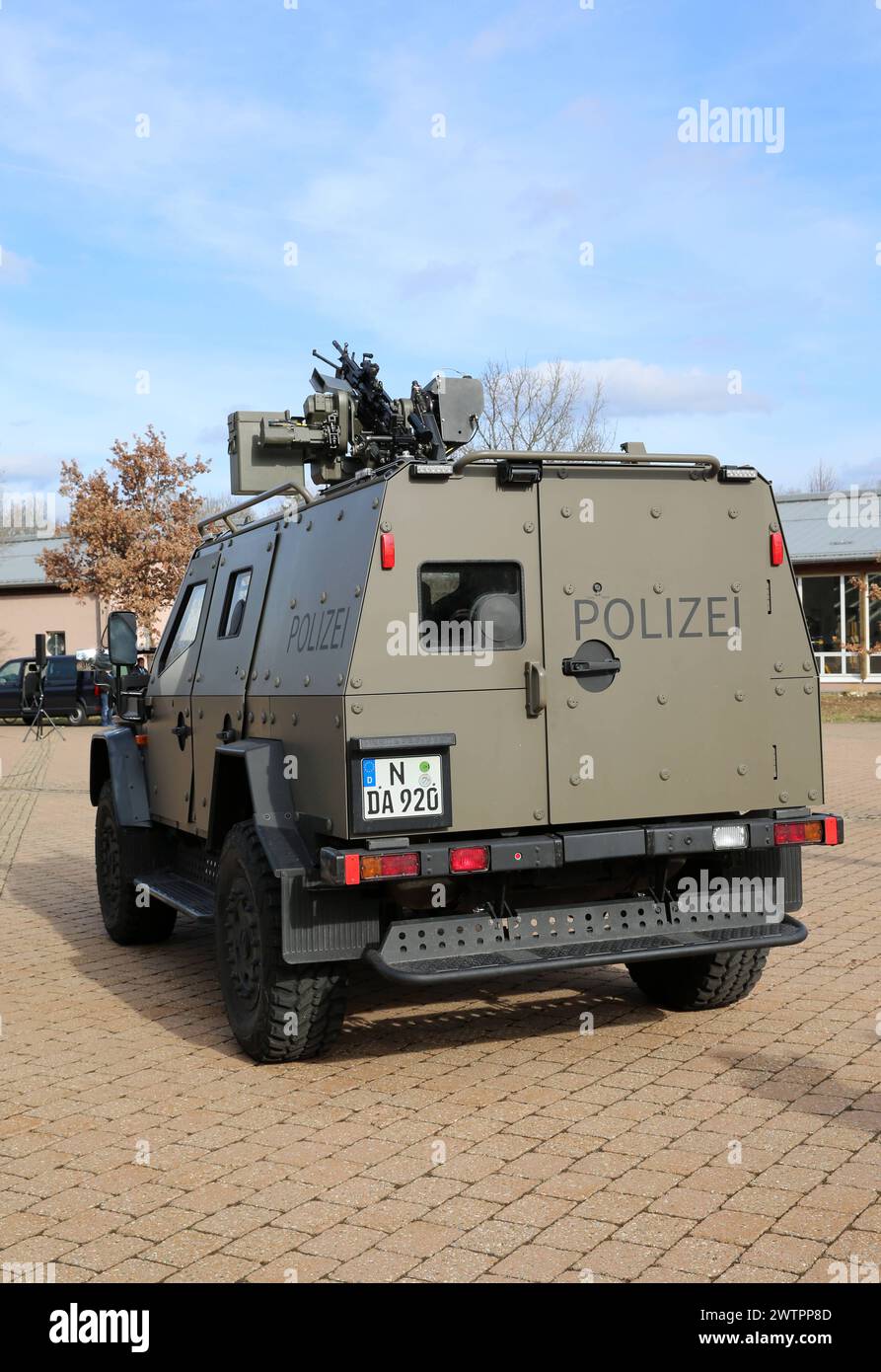 Ein Light Armoured Patrol Vehicle LAPV 6.2 Enok der Polizei Bayern. Das ...