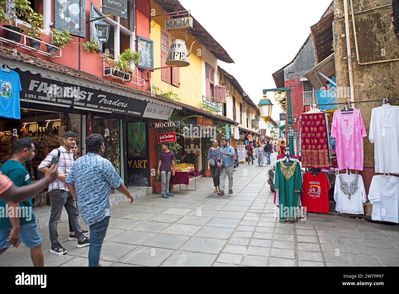 Traditional shopping street Synagogue Lane, Matancherry, Jew town ...