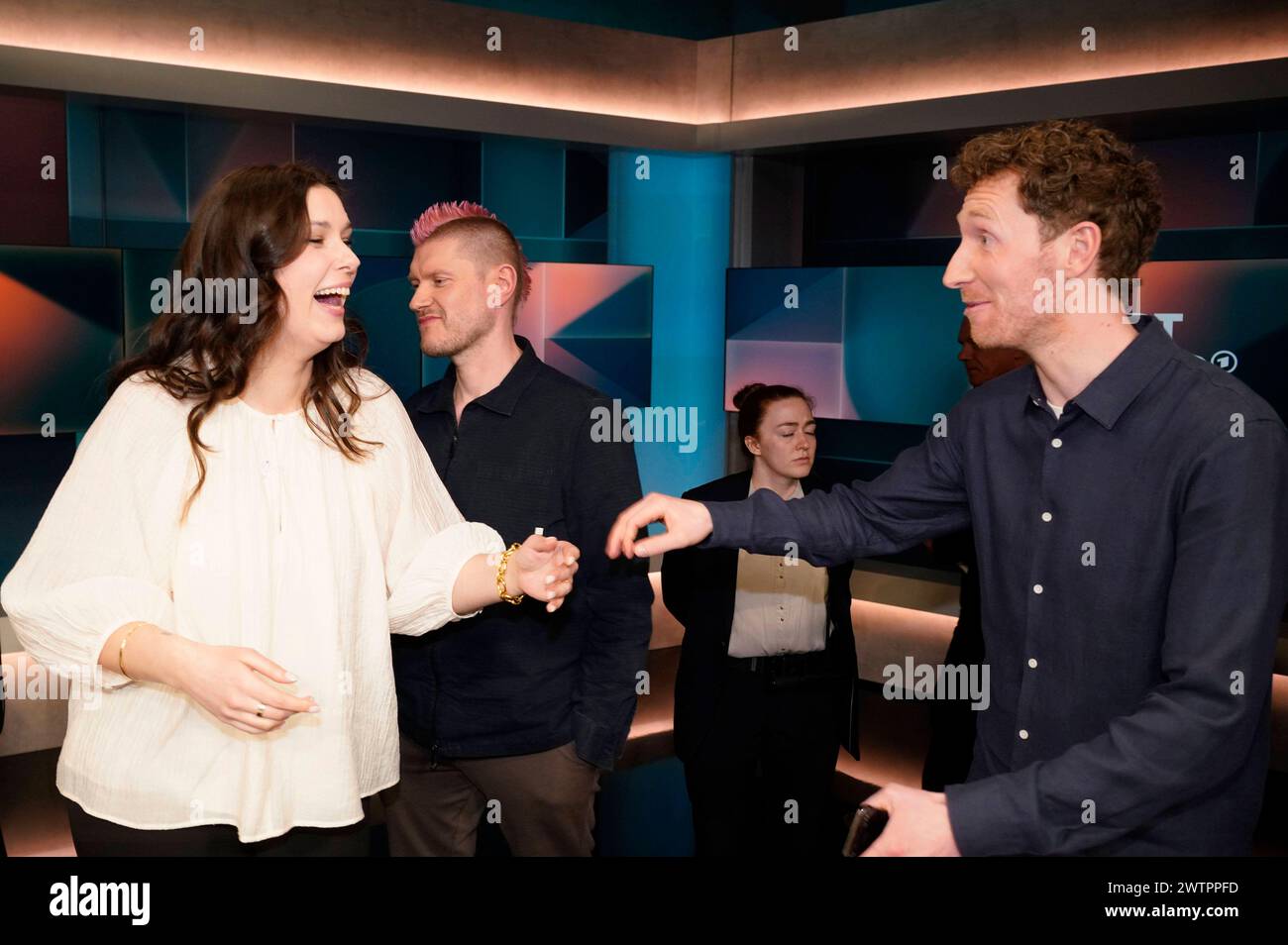Tara-Louise Wittwer, Sascha Lobo und Louis Klamroth in der ARD-Talkshow ...