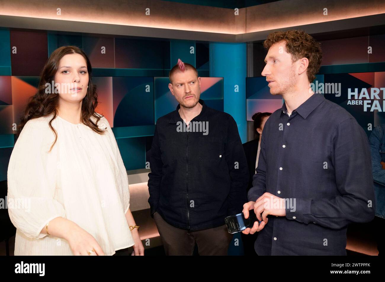 Tara-Louise Wittwer, Sascha Lobo und Louis Klamroth in der ARD-Talkshow ...