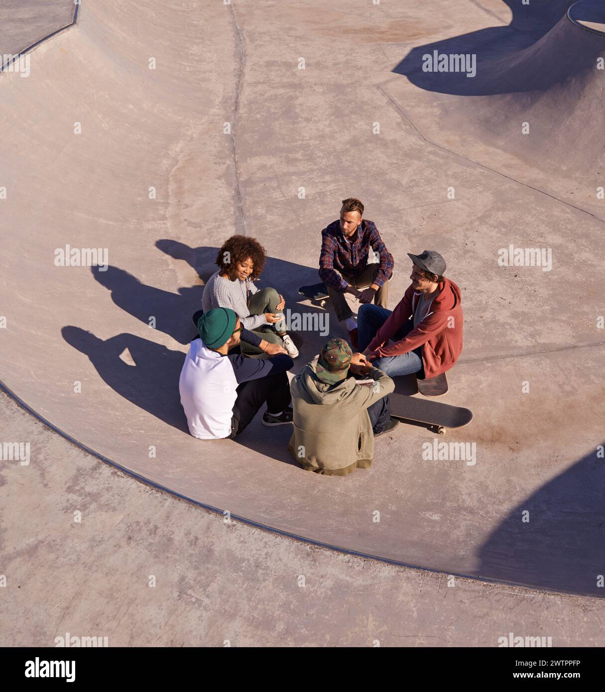 Summer skaters hi-res stock photography and images - Alamy