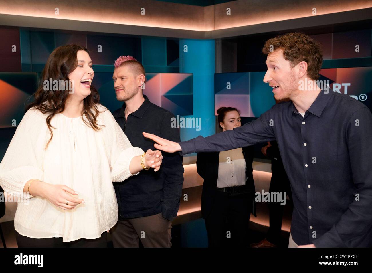 Tara-Louise Wittwer, Sascha Lobo und Louis Klamroth in der ARD-Talkshow ...