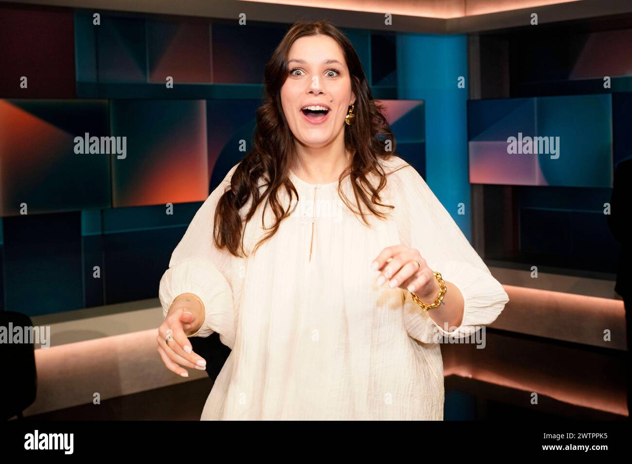 Tara-Louise Wittwer in der ARD-Talkshow hart aber fair im Studio ...