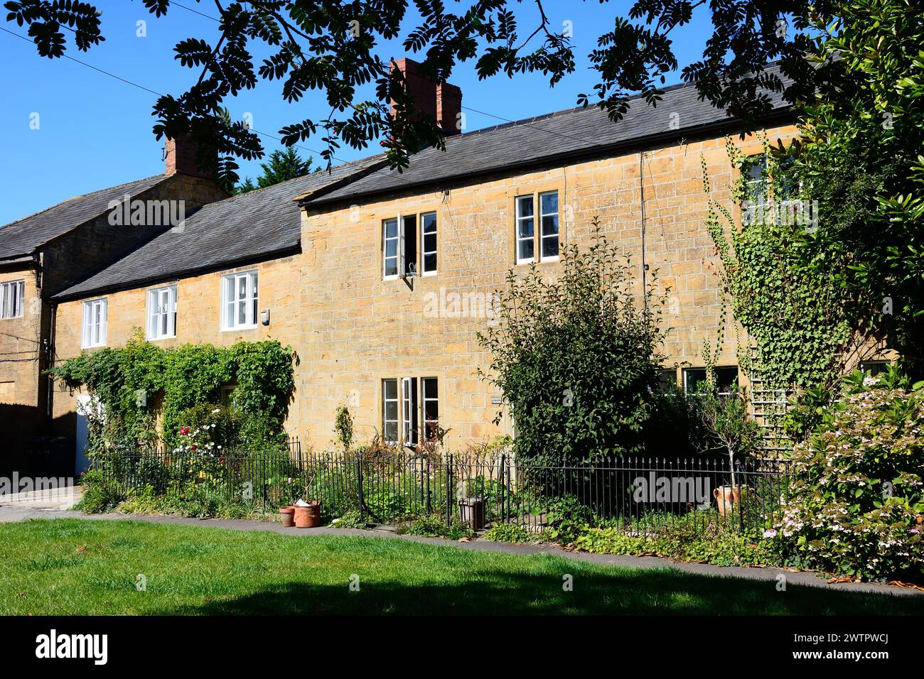 Traditional buildings along Church Street in the old town, Martock ...