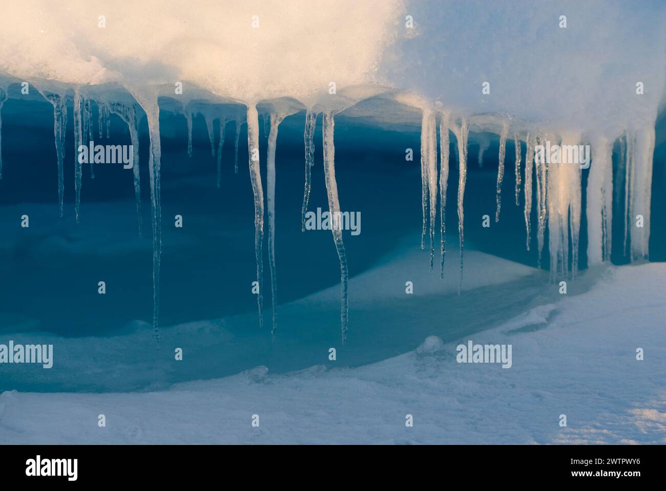 Icicles snow ice iceberg coastline hi-res stock photography and images ...