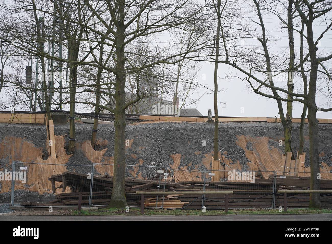 Baumaßnahmen an der Riedbahnstrecke am Mörfelder Bahndamm nahe dem ...