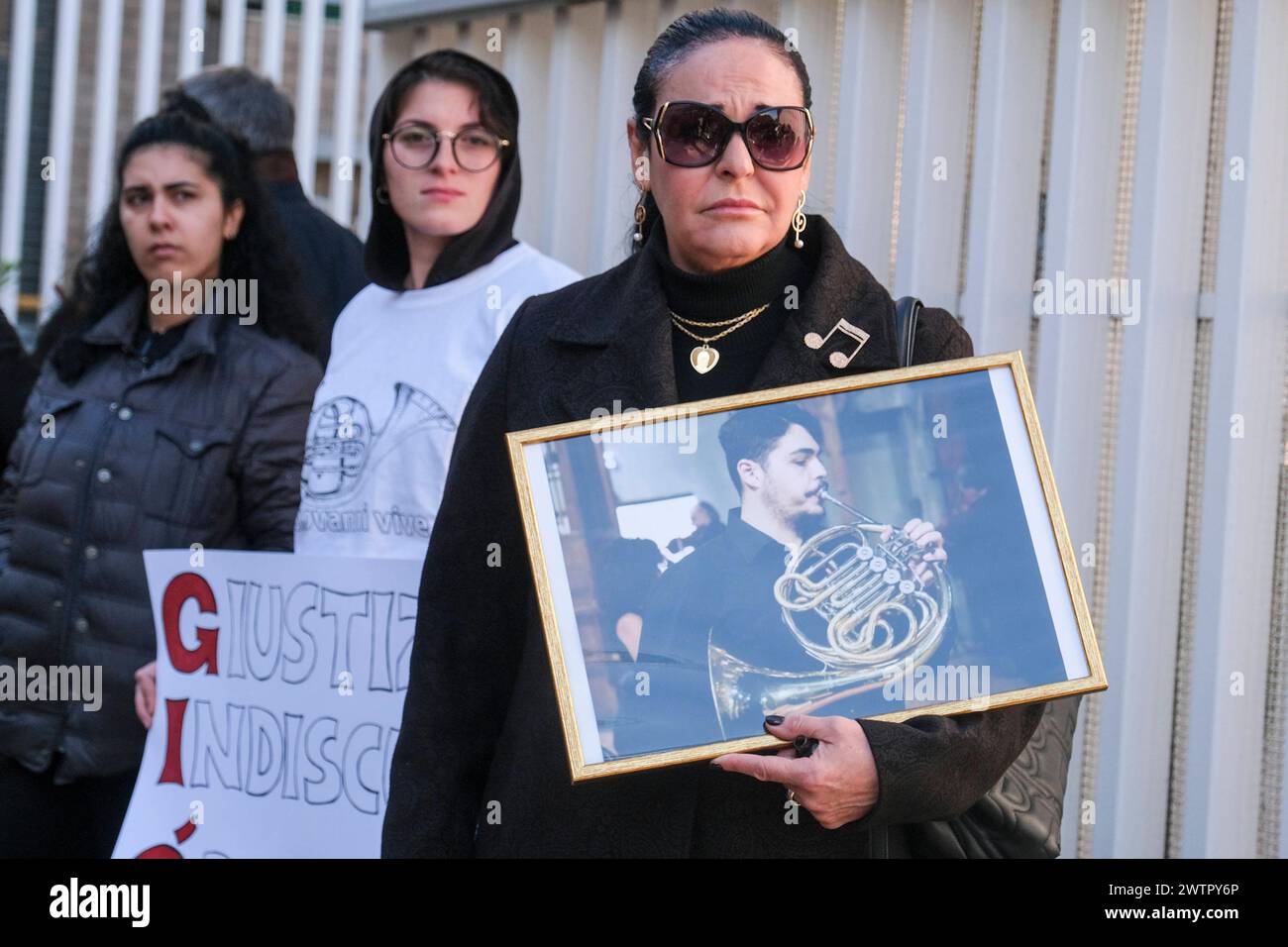 Moped in italien hi-res stock photography and images - Alamy