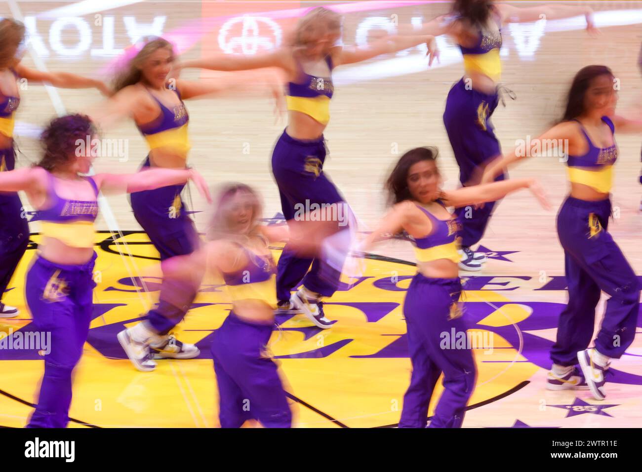 Los angeles lakers cheerleaders hi-res stock photography and images - Alamy