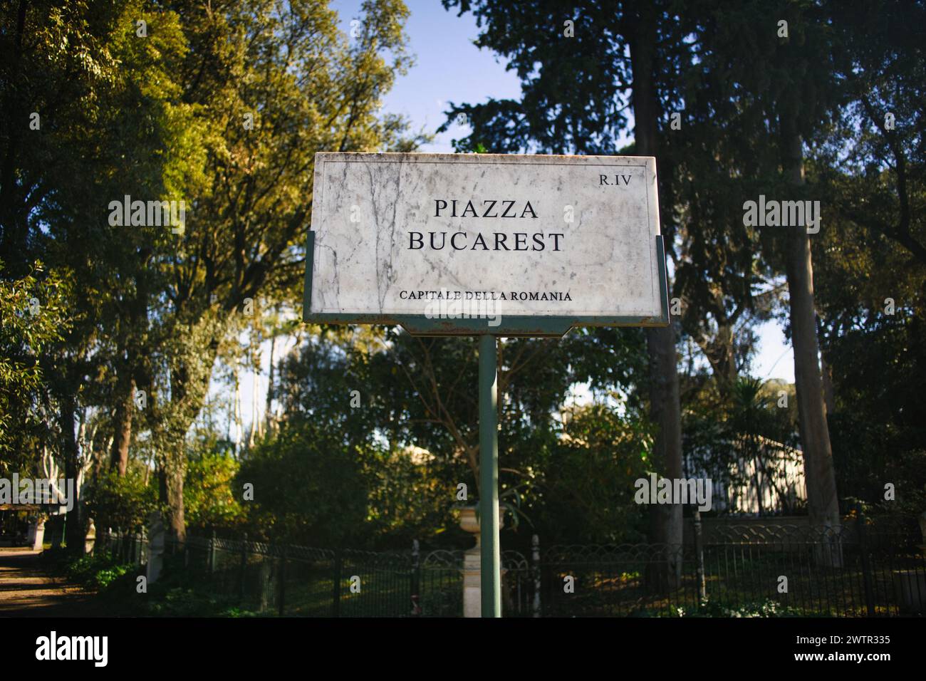 Piazza bucarest hi-res stock photography and images - Alamy