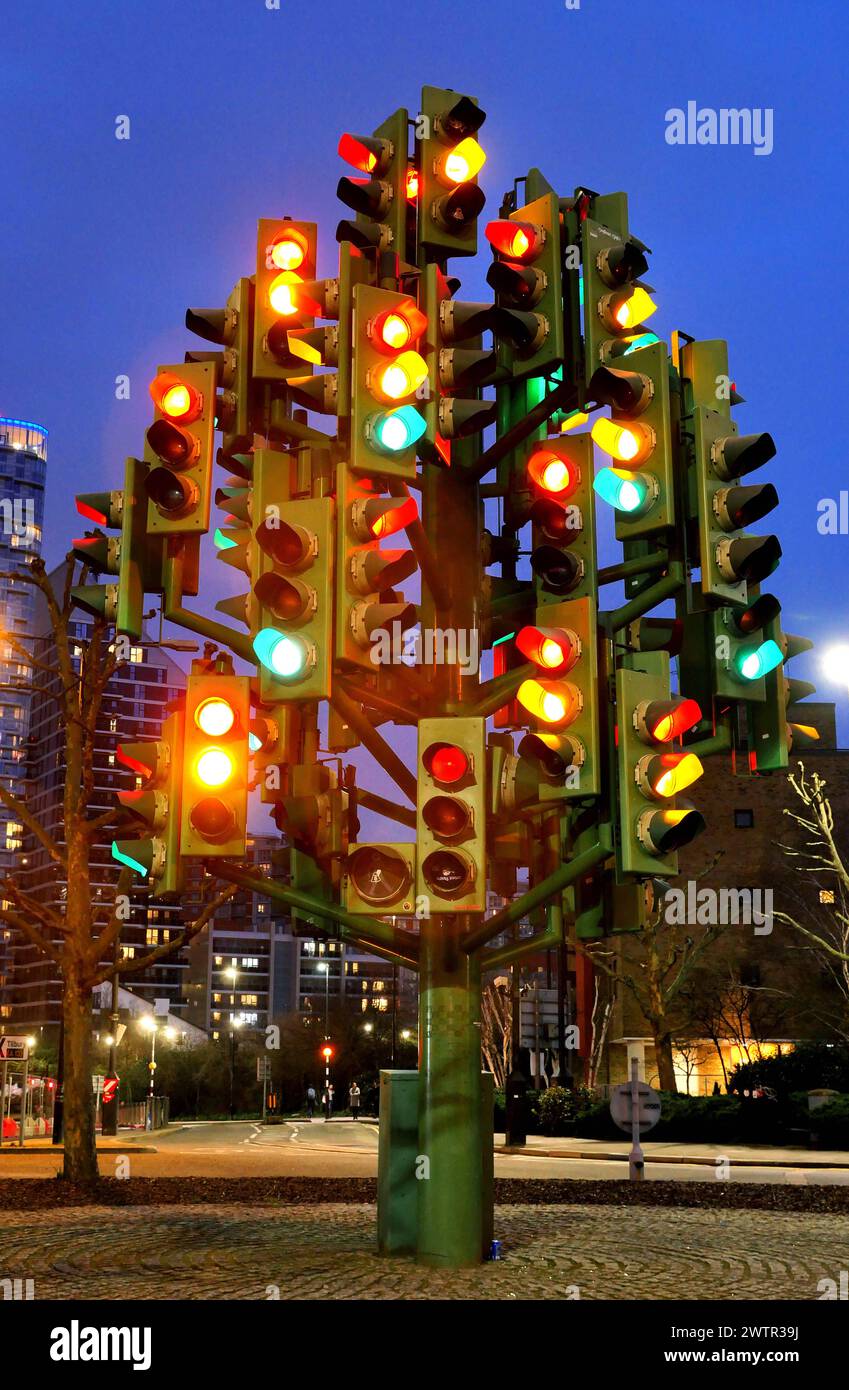 Großbritannien - London. Ampel - Baum. Traffic light tree von Pierre Vivant. *** Great Britain ...