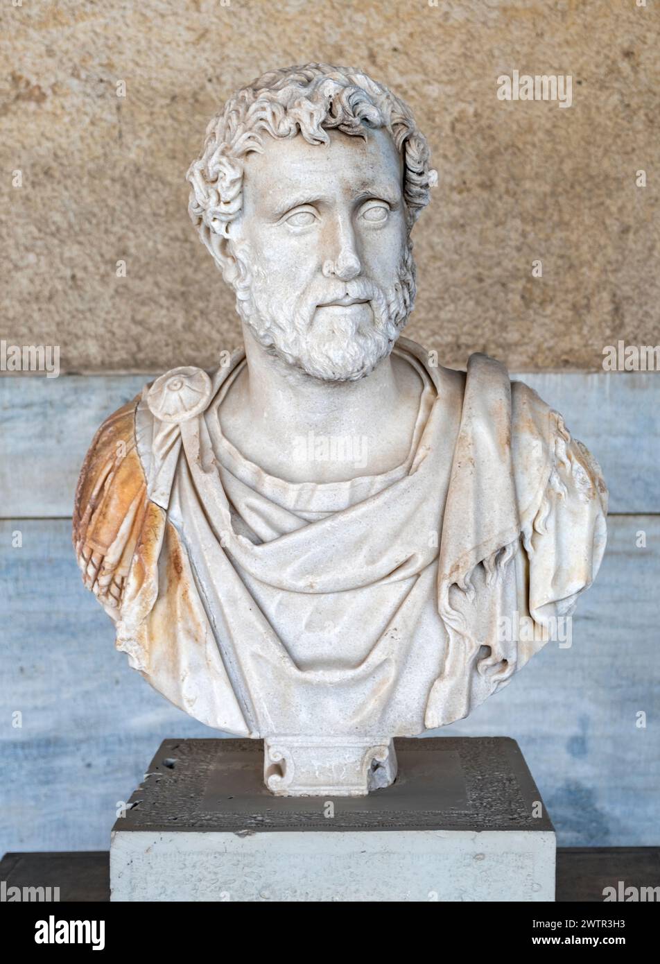 Bust of emperor antoninus pius hi-res stock photography and images - Alamy