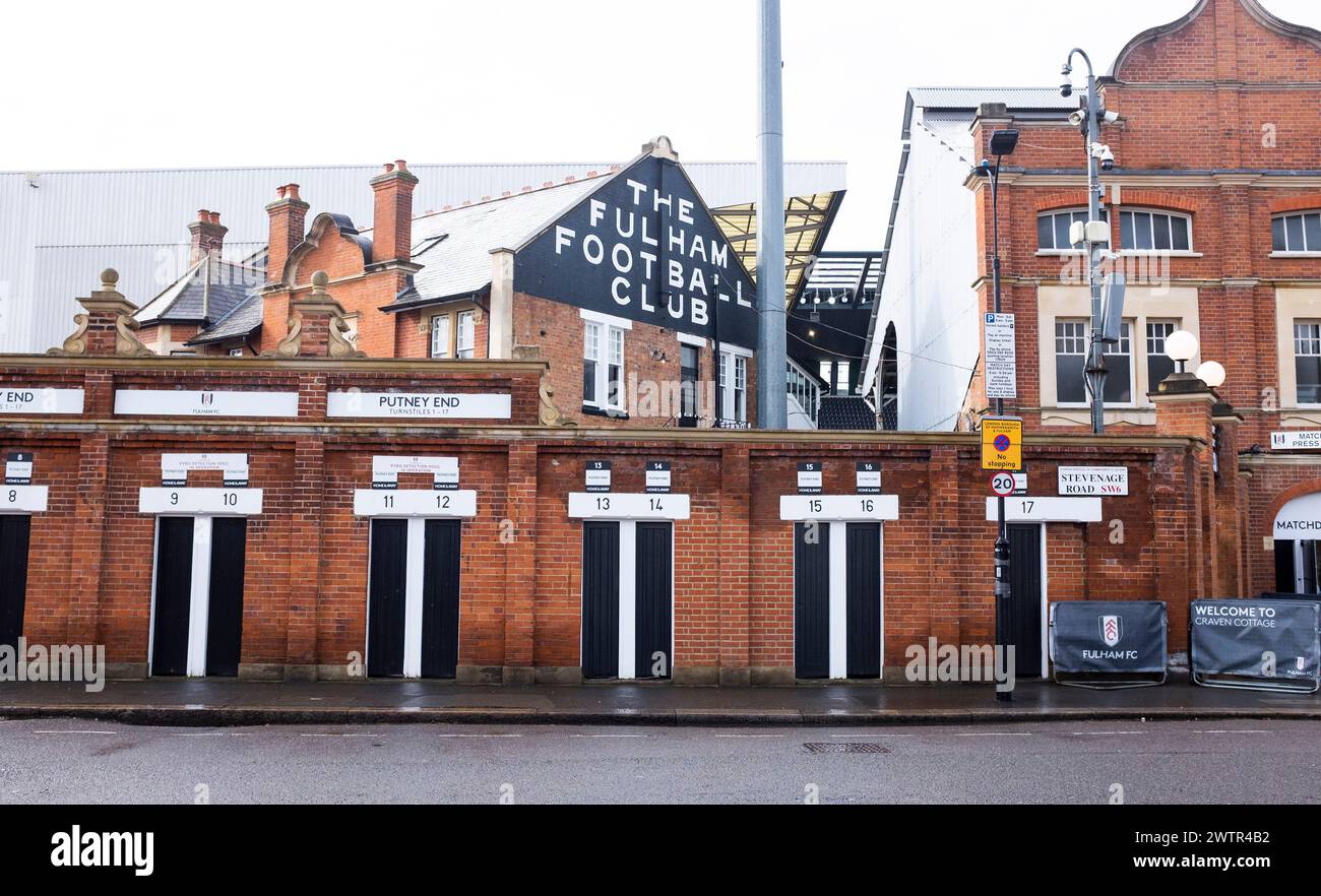 Craven cottage entrance hi-res stock photography and images - Alamy