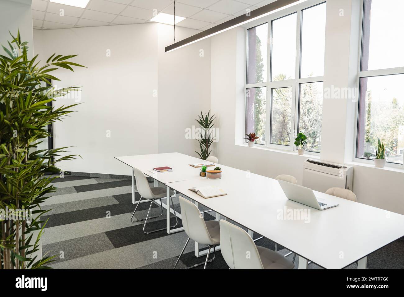 Empty modern business room for meetings Stock Photo - Alamy
