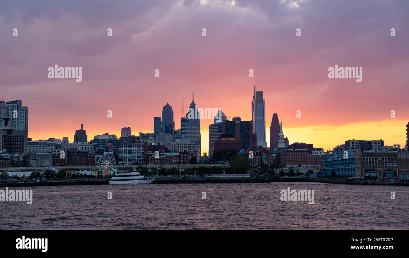The beautiful Philadelphia City skyline at Sunset: Philadelphia ...