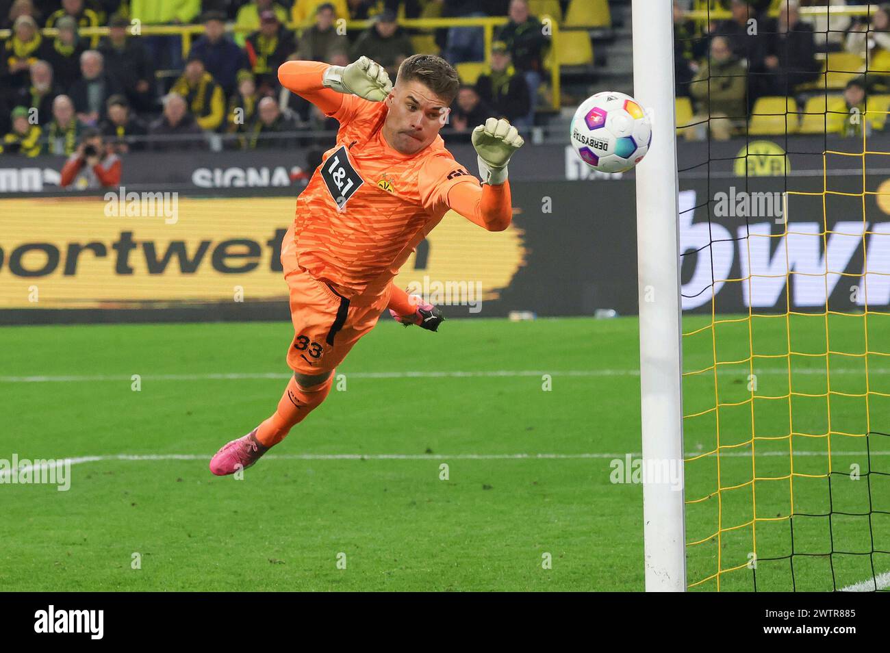 Dortmund, Deutschland. 17th Mar, 2024. firo: 03/17/2024 Football, Soccer, 1st League, First ...