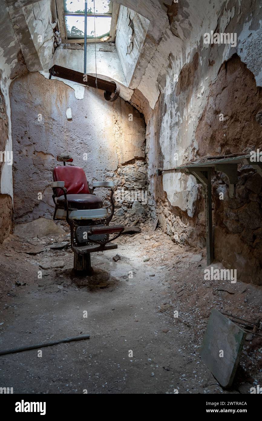 Prison barber hi-res stock photography and images - Alamy