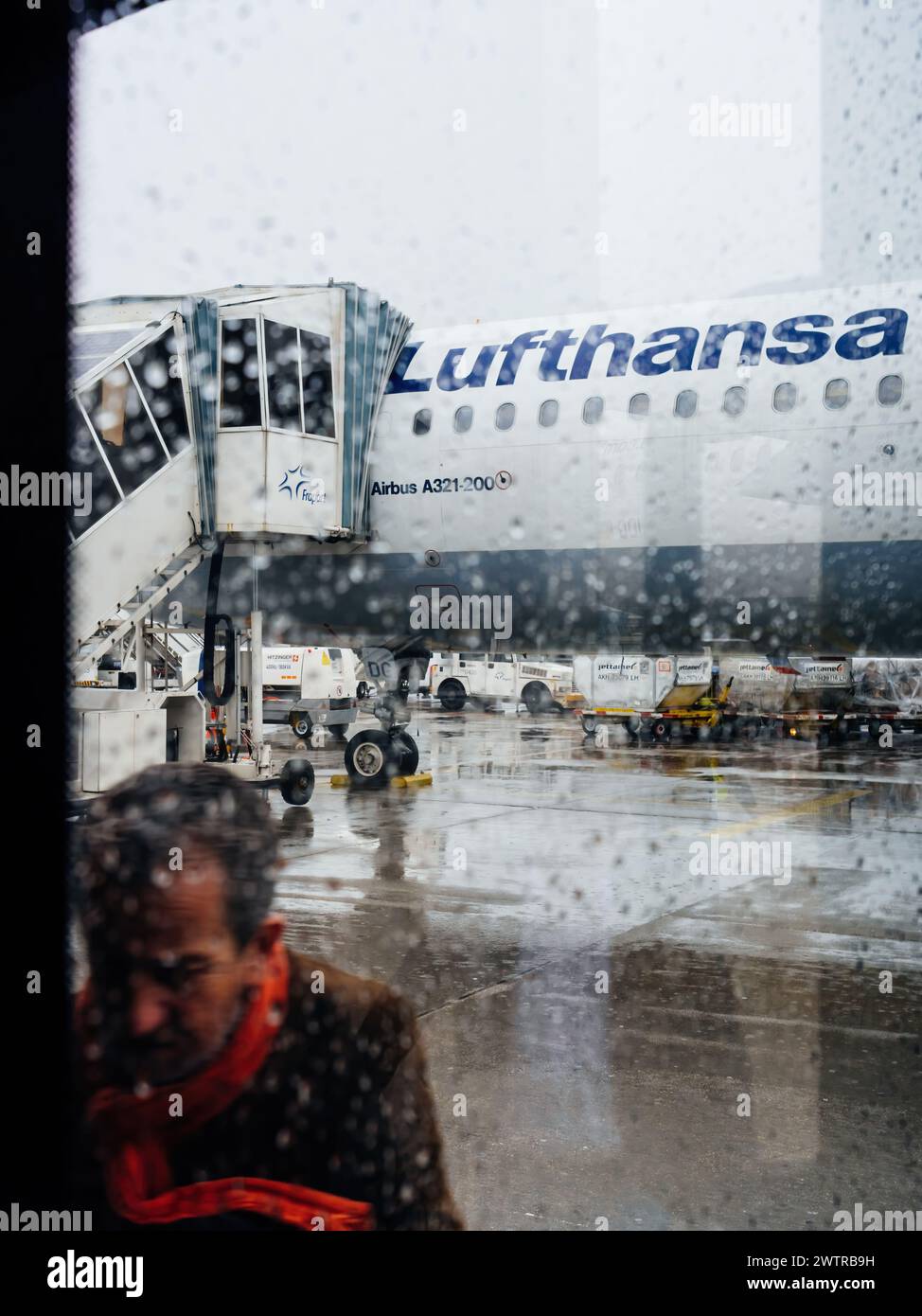 Passenger airstairs hi-res stock photography and images - Alamy