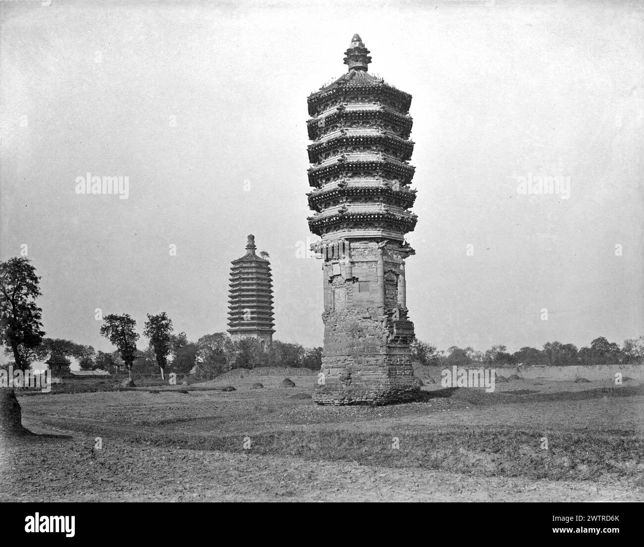 Image pagoda Black and White Stock Photos & Images - Alamy
