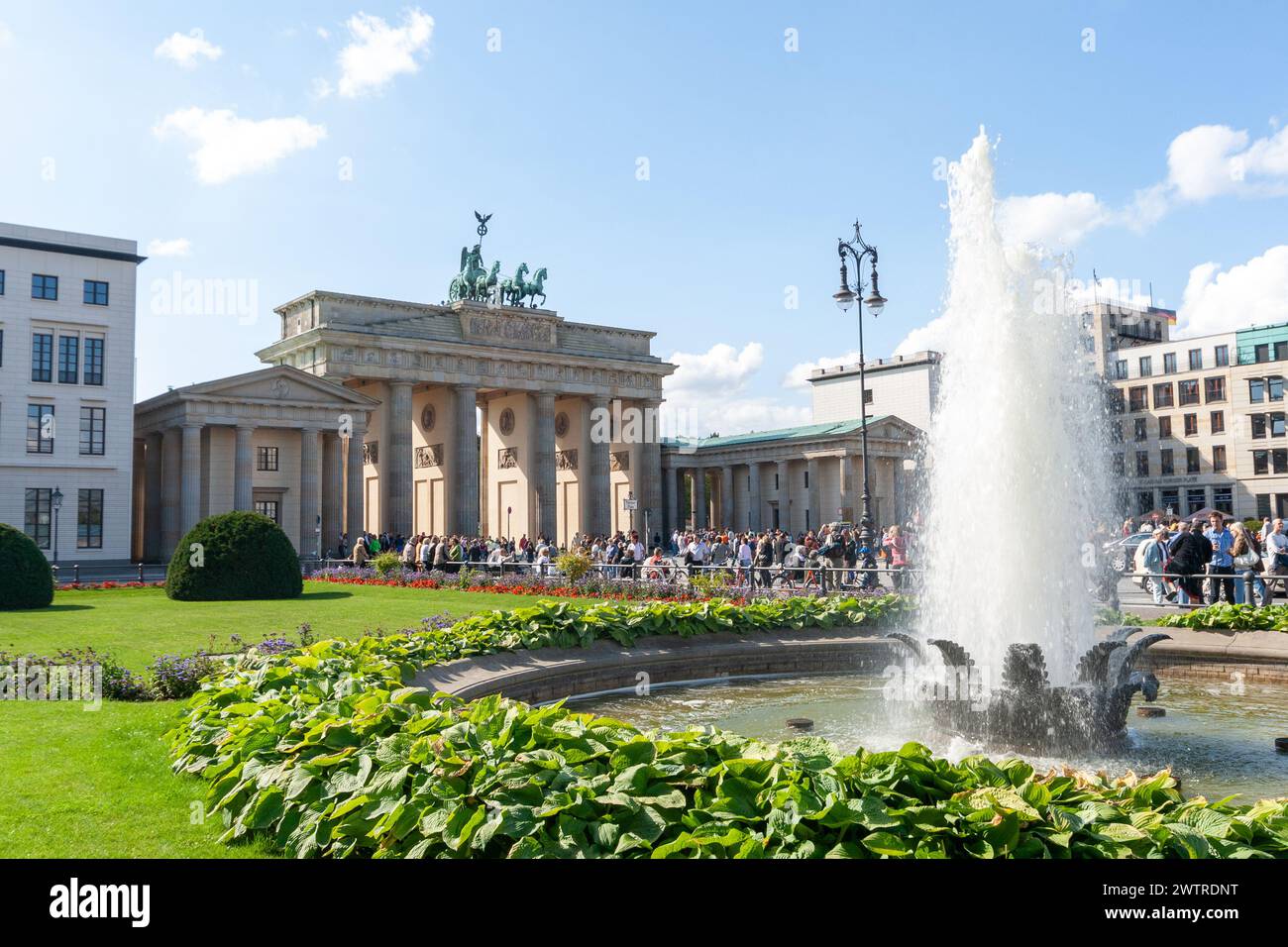 Columned gate hi-res stock photography and images - Alamy