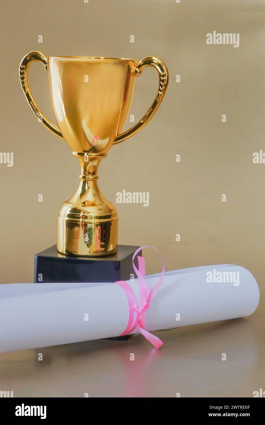 Student graduation diploma trophy hi-res stock photography and images - Alamy