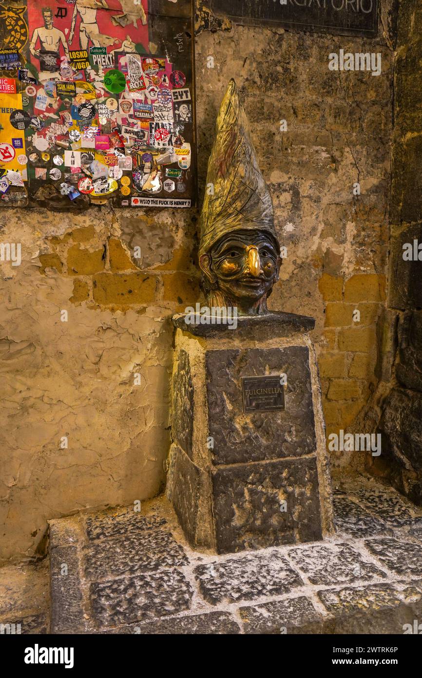 Bronze statue of pulcinella hi-res stock photography and images - Alamy