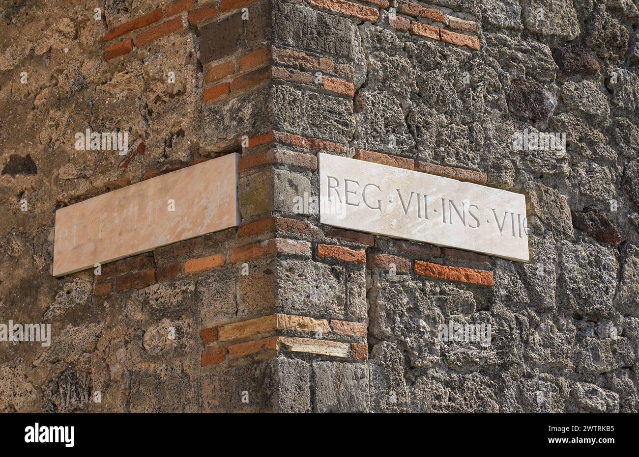 Street name signs hi-res stock photography and images - Alamy