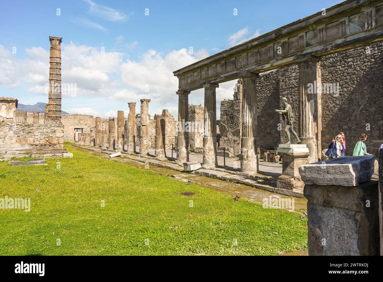 Temple of Apollo in ancient roman city Pompeii, Naples, Italy Stock Photo - Alamy