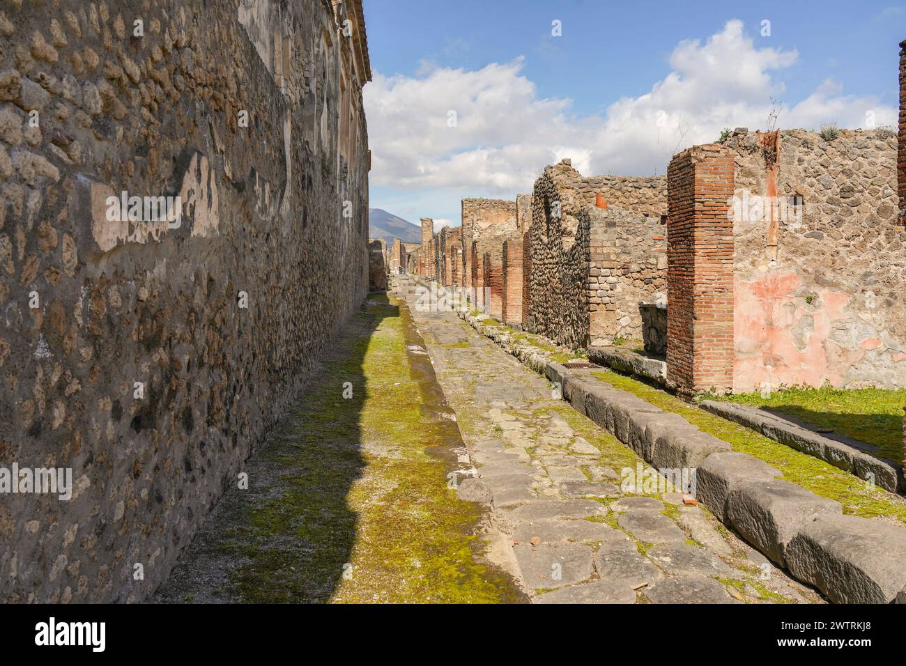 Pompeii paving hi-res stock photography and images - Alamy