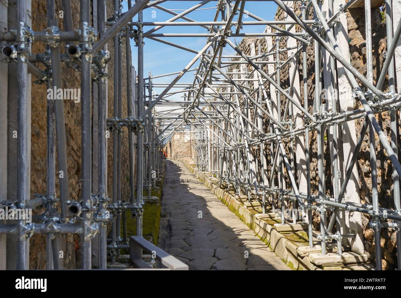 Scaffolding pompei hi-res stock photography and images - Alamy