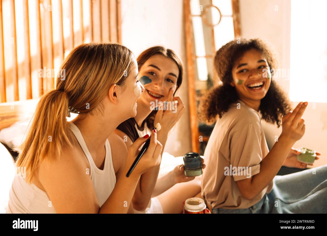 Mixed race teenagers lab hi-res stock photography and images - Alamy