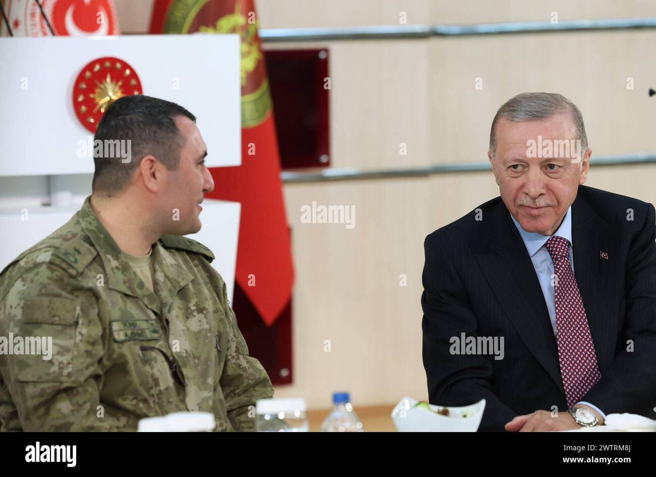 Turkish President Recep Tayyip Erdogan meets members of the armed ...