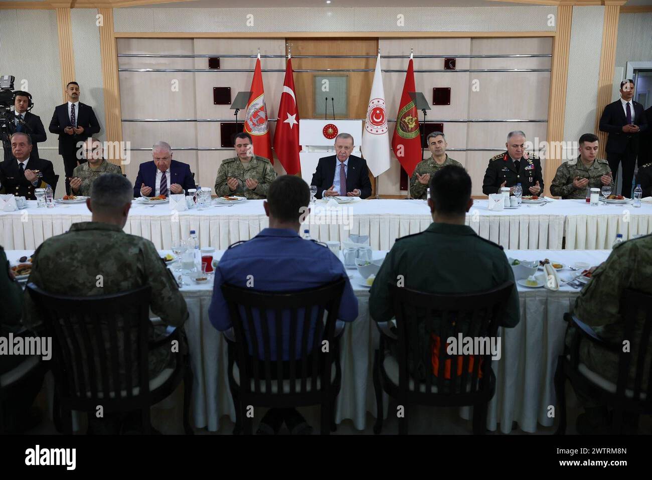 Turkish President Recep Tayyip Erdogan meets members of the armed ...
