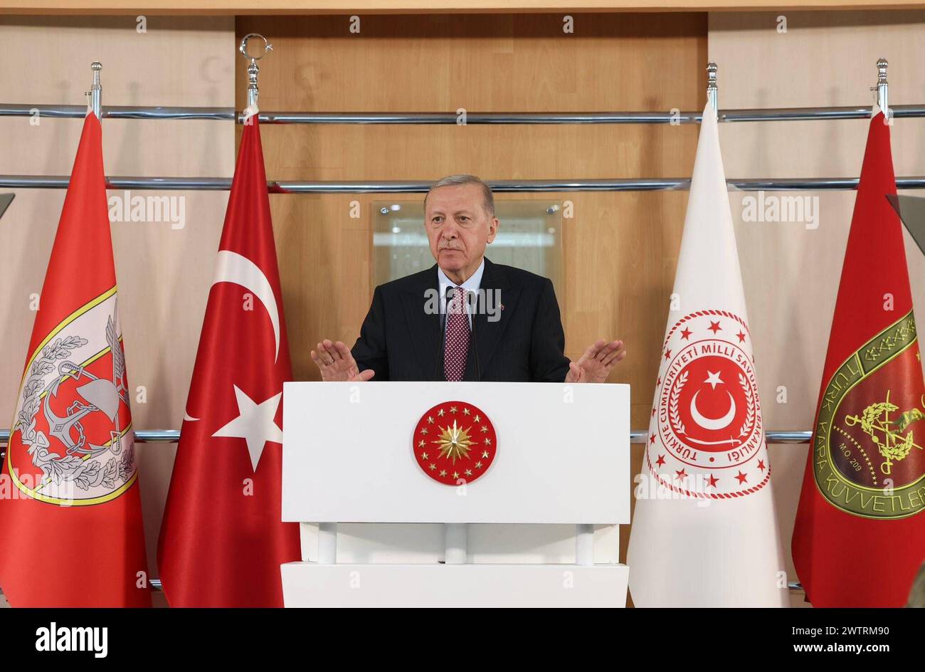 Turkish President Recep Tayyip Erdogan meets members of the armed ...