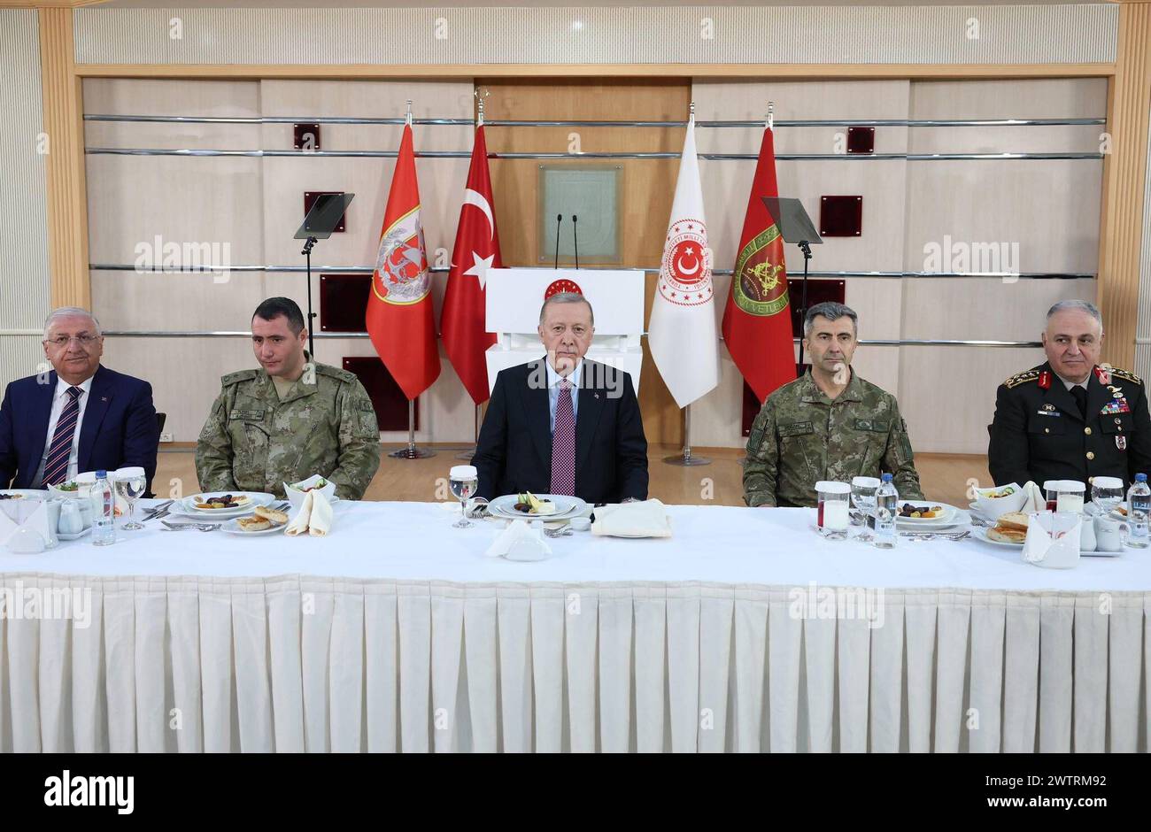 Turkish President Recep Tayyip Erdogan meets members of the armed ...