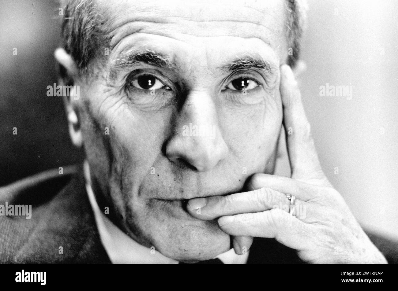 Buzzati dino hi-res stock photography and images - Alamy