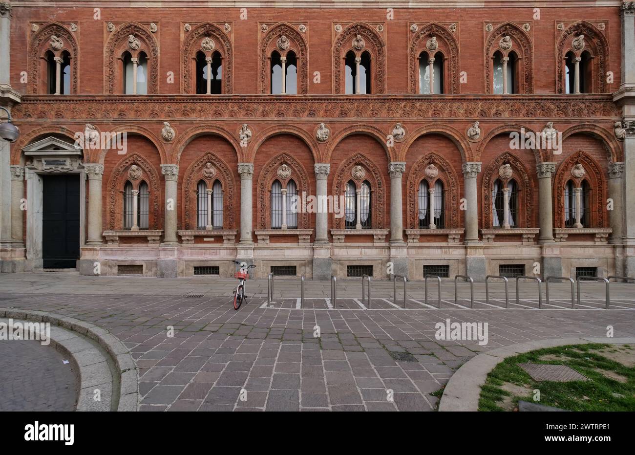 "University statale building" - Historic facade of Milan Public ...