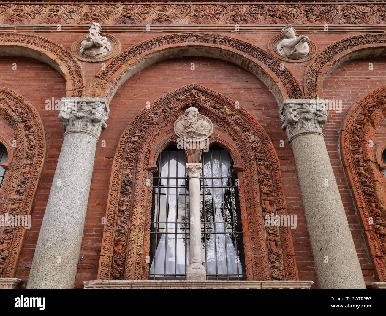 "University statale building" - Historic facade of Milan Public ...