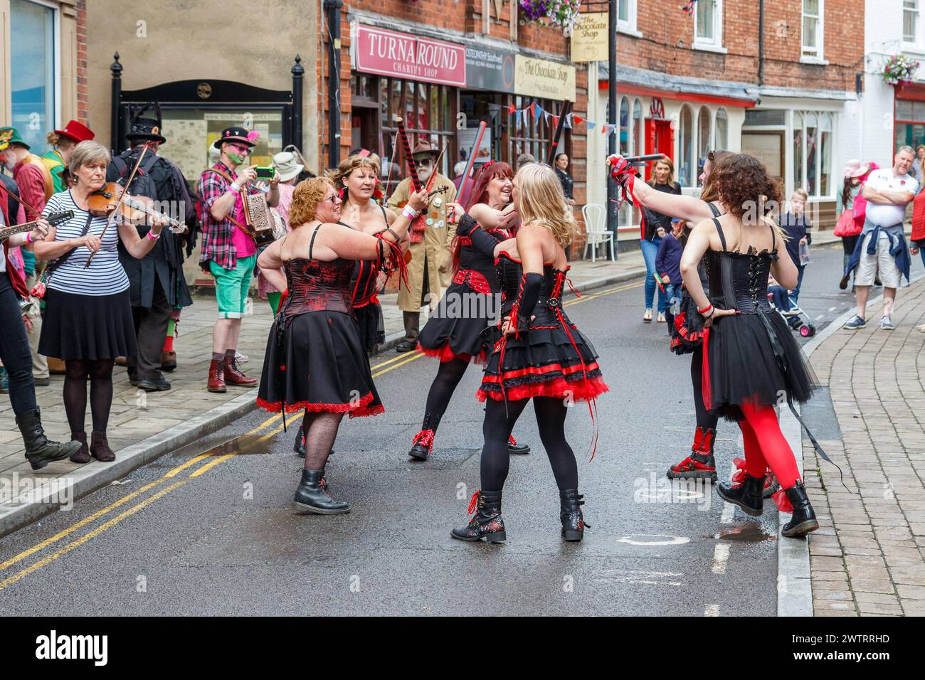 Raving Maes - Morris dancers dancing in the Street at the Southwell ...